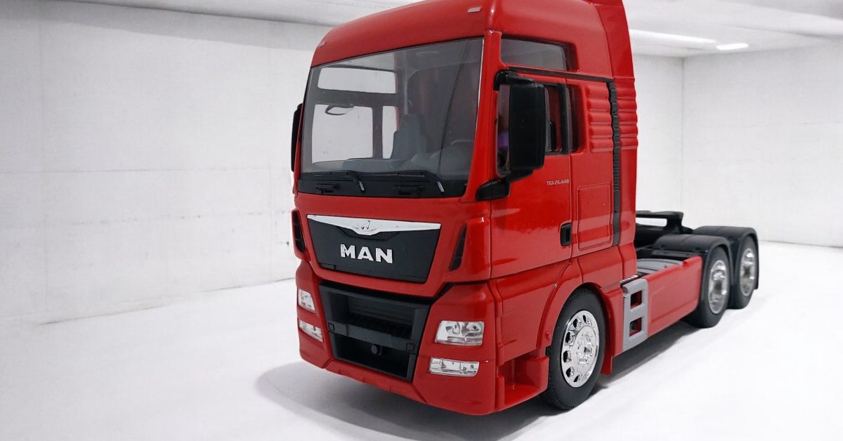 Camión MAN TGX 6x4 rojo Escala 1:32 – Welly | HobbyStop Chile